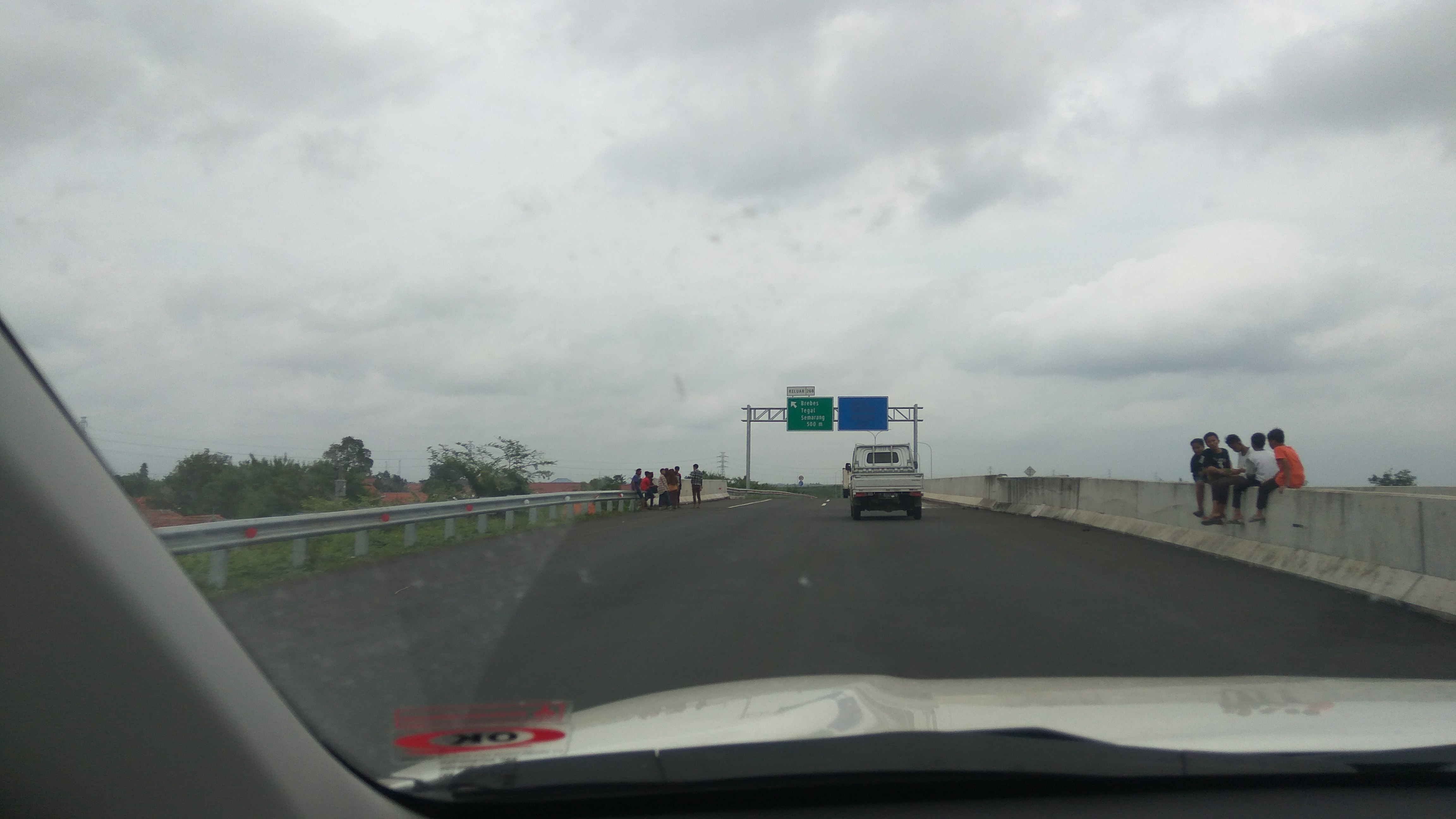 Menjelang brexit, banyak orang masuk ke jalan tol, bahaya | KASKUS