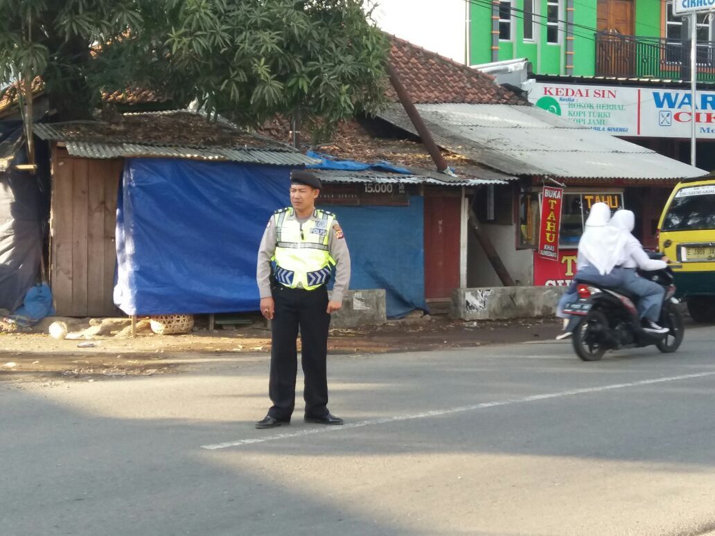 BHABINKAMTIBMAS POLSEK SUKAHAJI AIPTU USIN MELAKSANAKAN GATUR PAGI | KASKUS BHABINKAMTIBMAS POLSEK SUKAHAJI AIPTU USIN MELAKSANAKAN GATUR PAGI | KASKUS